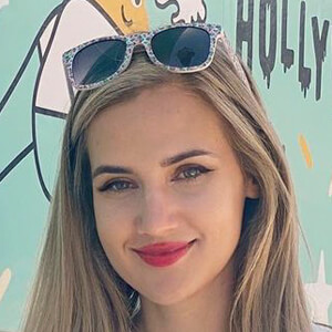 Natalija Ugrina (Instagram Star) - Age, Birthday, Bio, Facts, Family, Net Worth, Height & More ...